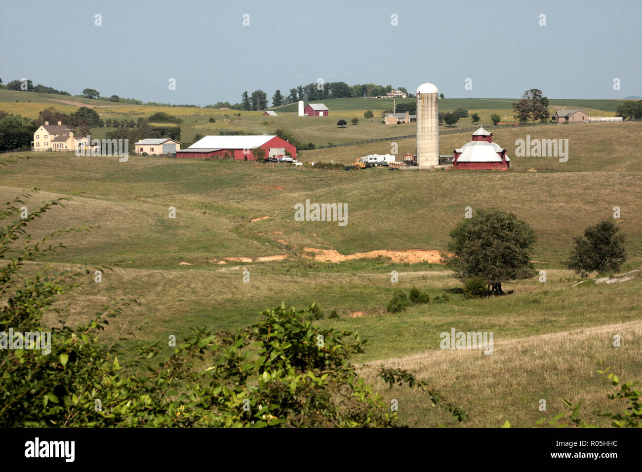 Large barns hi-res stock photography and images - Alamy