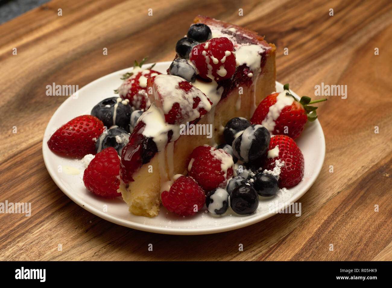 Baked cheesecake and berries Stock Photo - Alamy