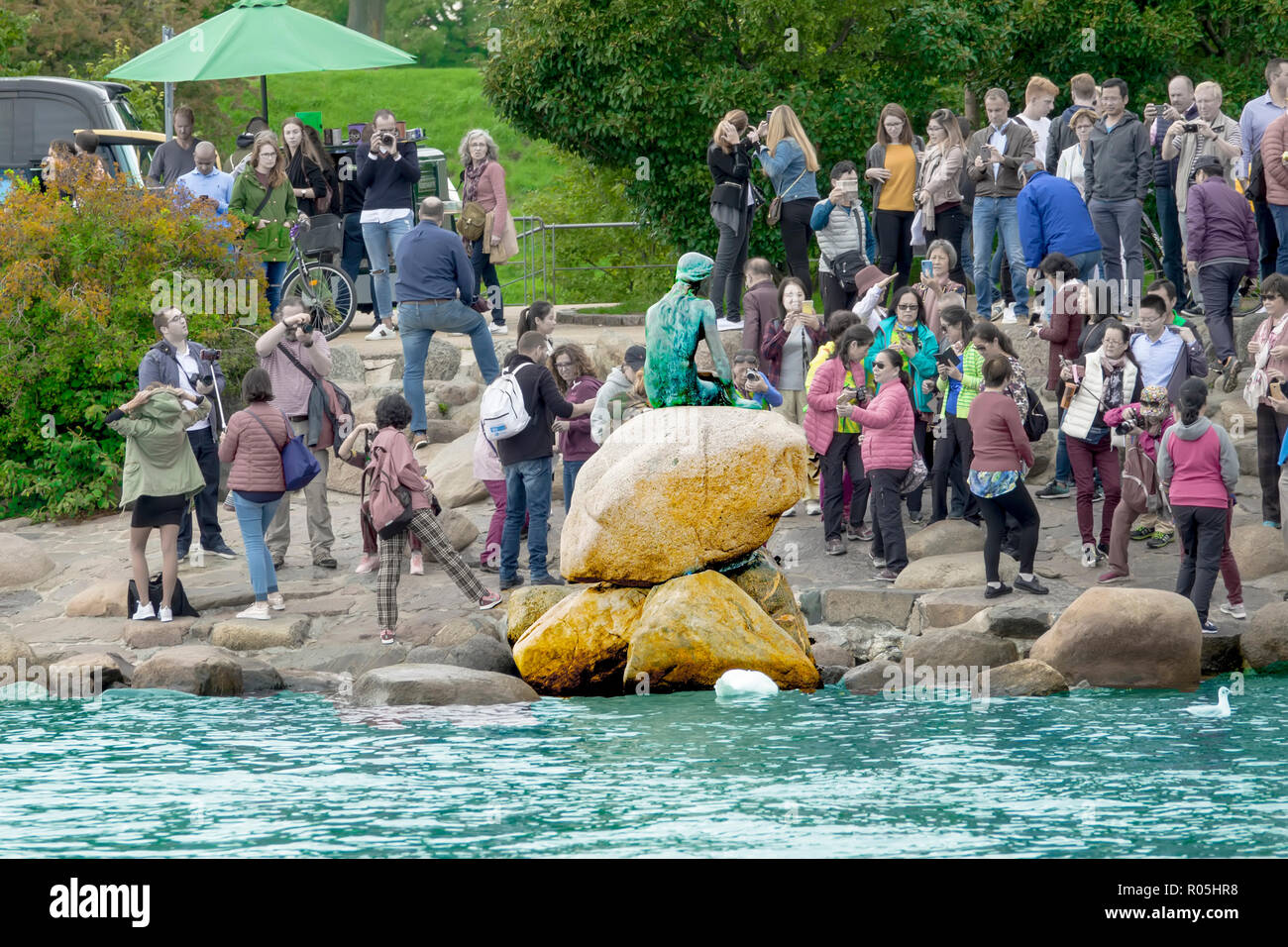 Statue of little mermaid hi-res stock photography and images - Alamy