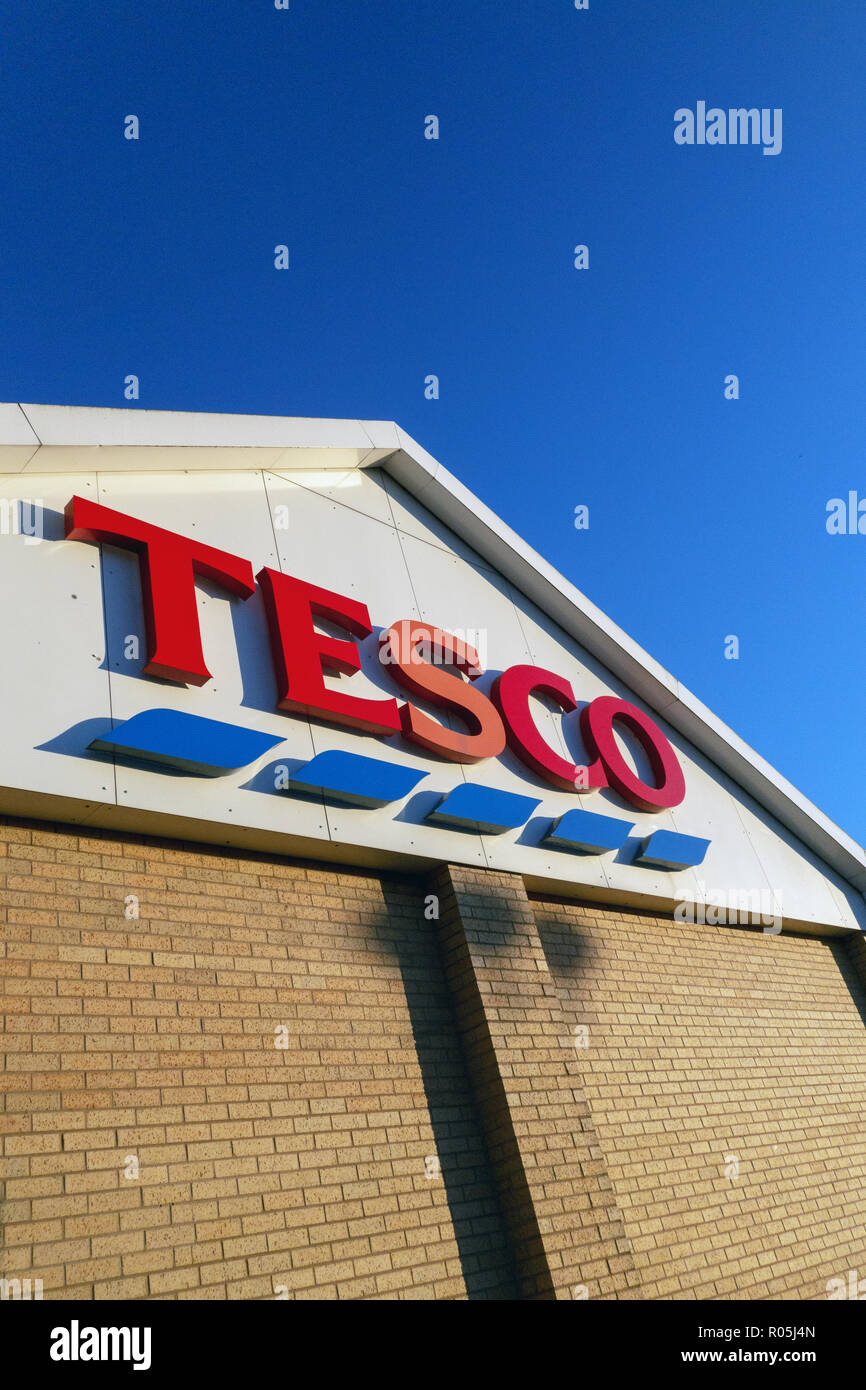 Tesco store front hi-res stock photography and images - Alamy