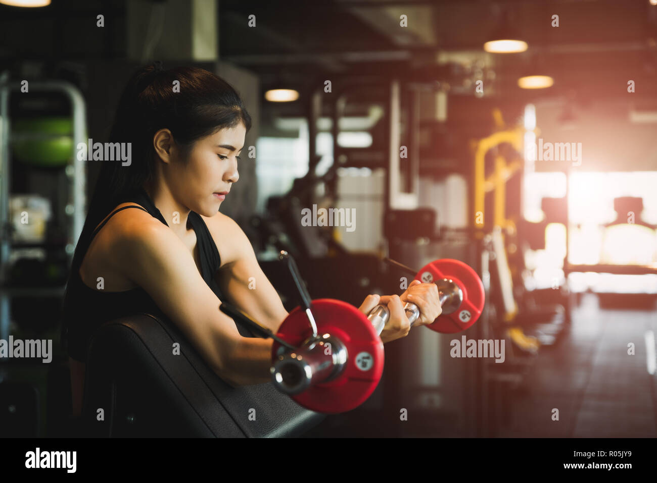 Back female asian bodybuilder hi-res stock photography and images - Alamy