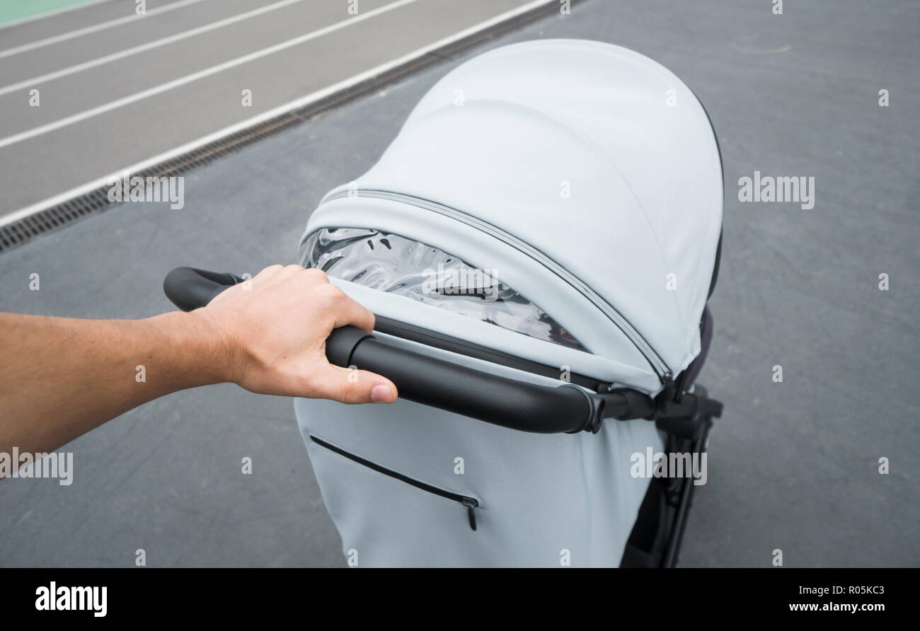 Mom pushing stroller city hi-res stock photography and images - Alamy