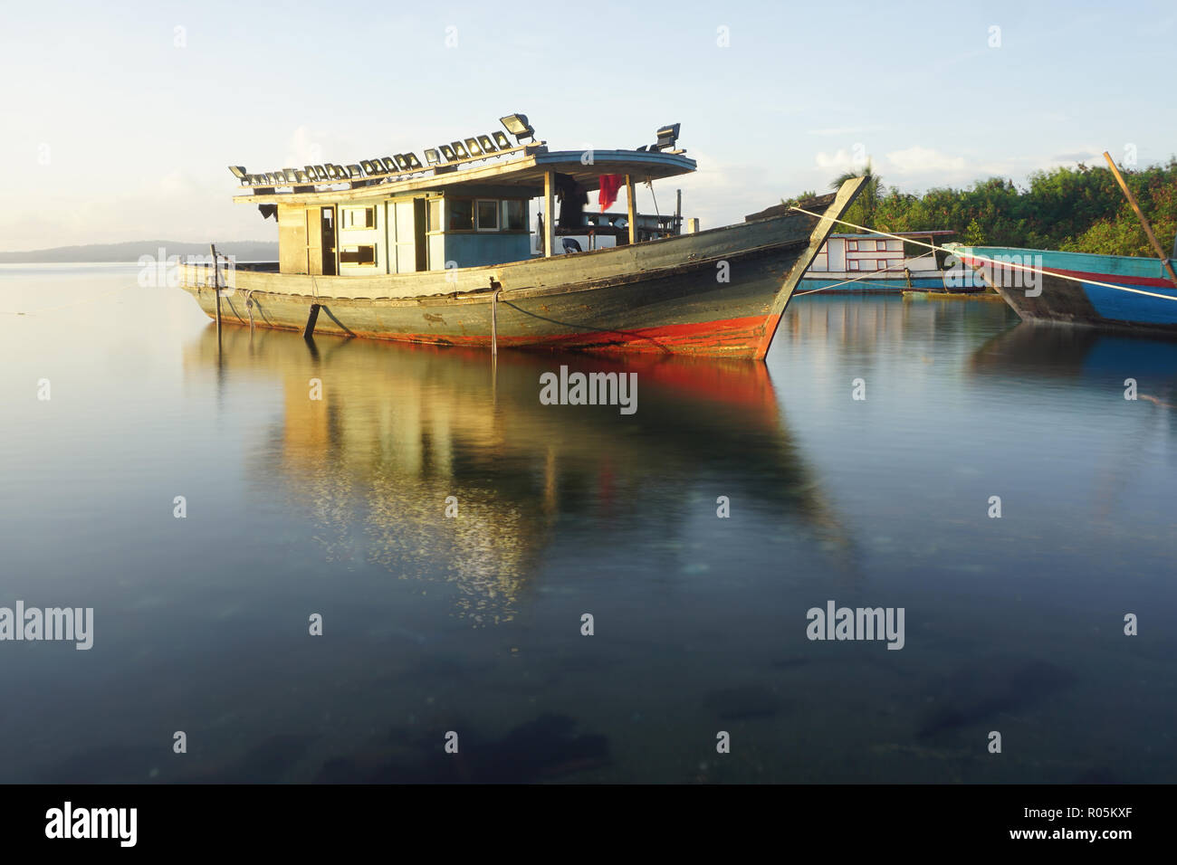 Camera trawler fishing vessel hi-res stock photography and images - Alamy
