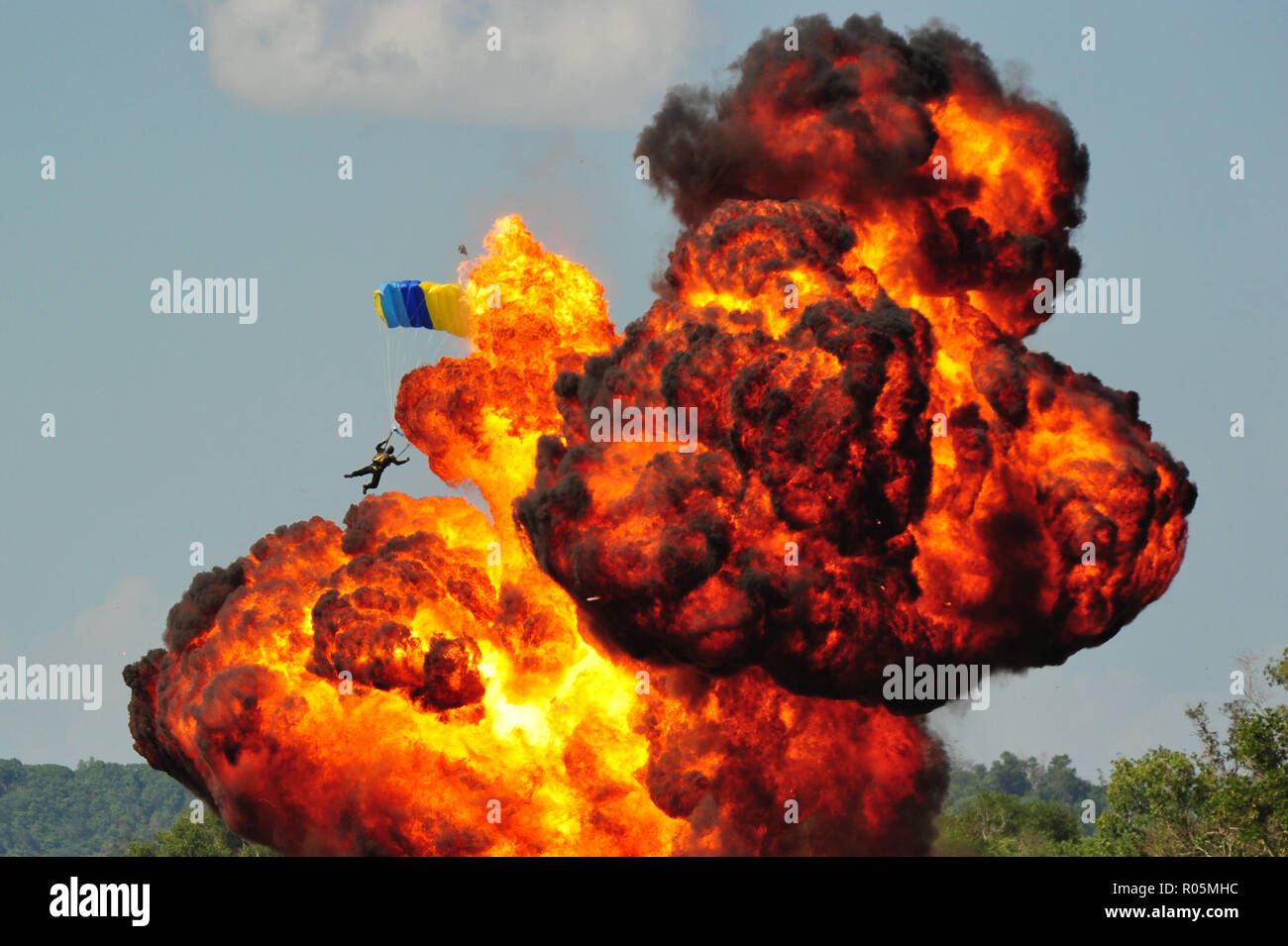 Explosion Fire Boom 3 Workers Dead After Crane Boom Touches Power