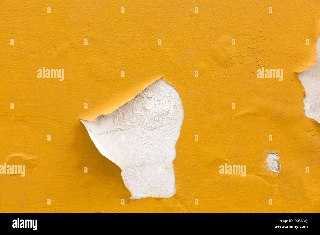 Yellow paint texture hi-res stock photography and images - Alamy