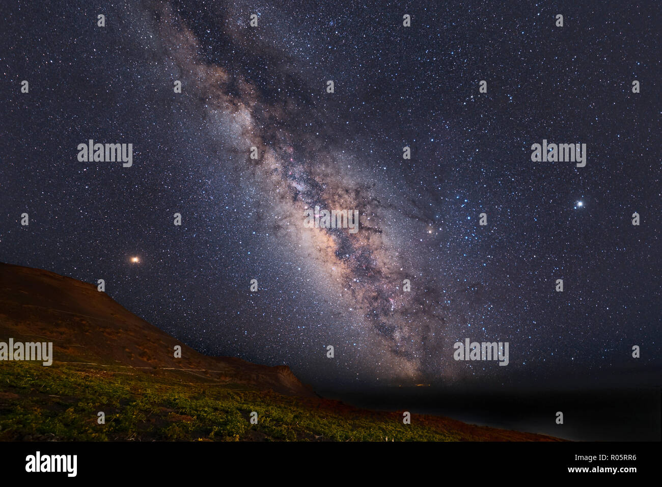 Milky way over ocean hi-res stock photography and images - Alamy