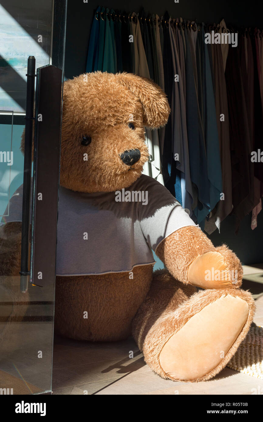 Teddy bear mall toy hi-res stock photography and images - Alamy