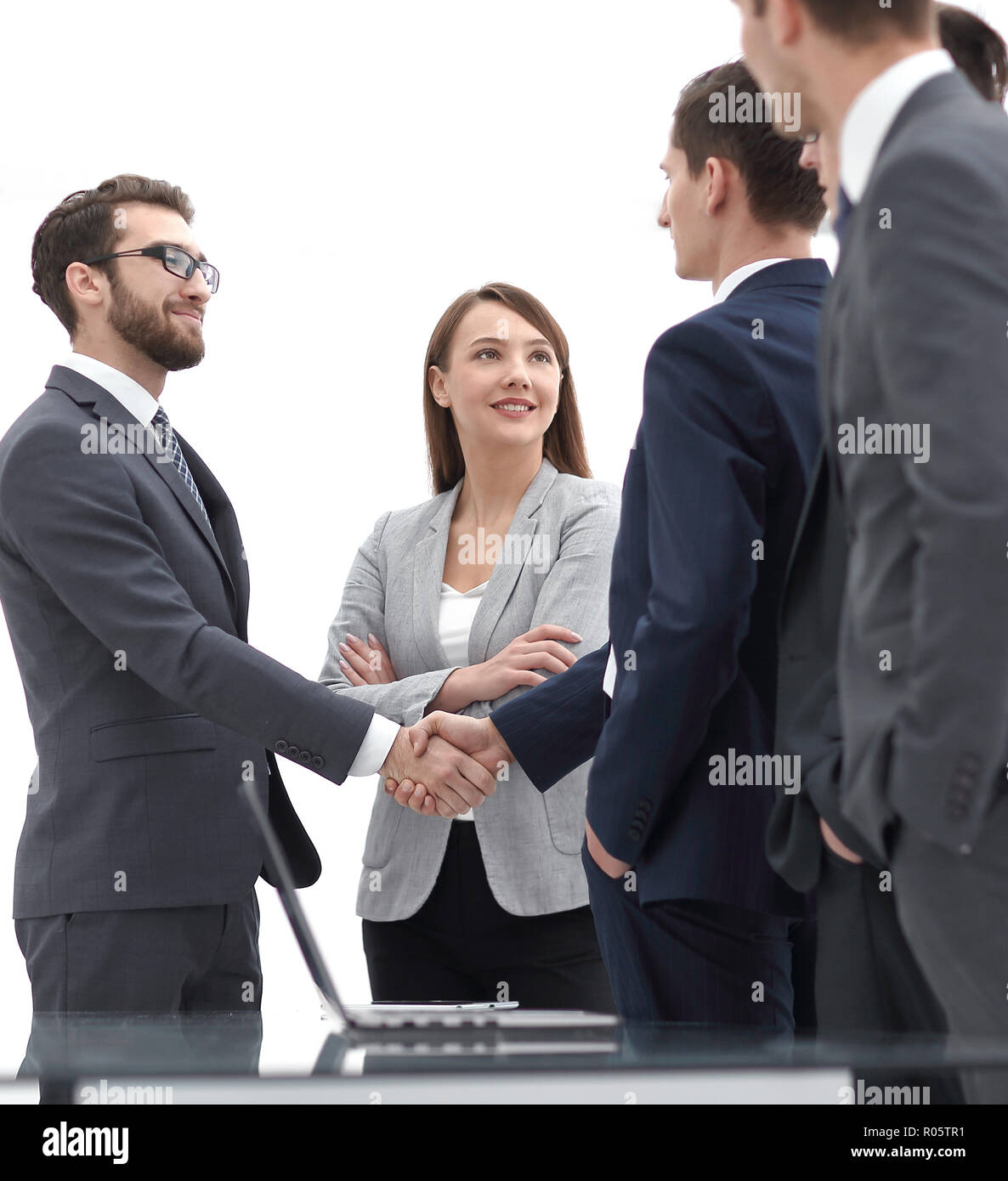 welcome handshake of business partners Stock Photo - Alamy