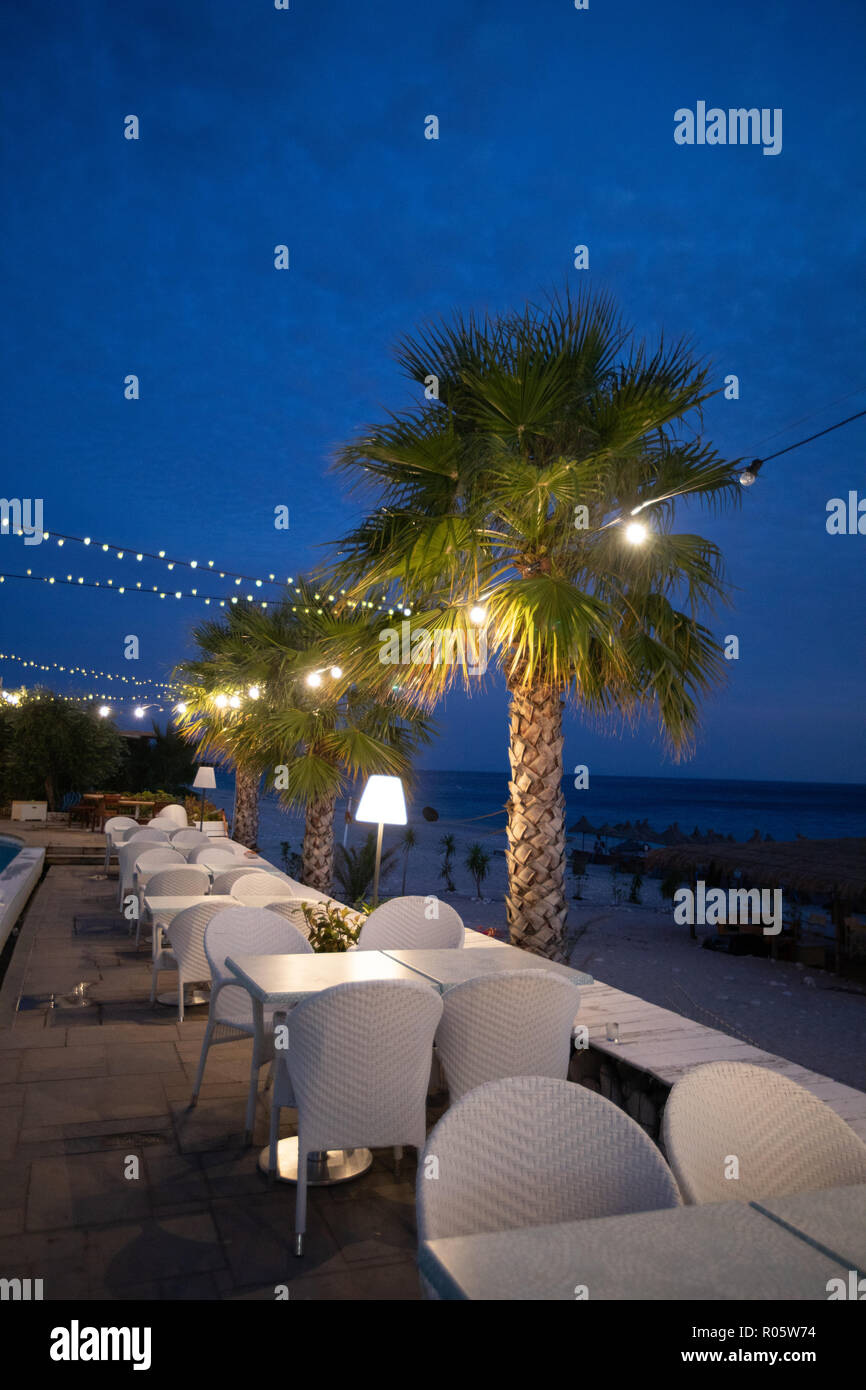 Restaurant by the pool hi-res stock photography and images - Alamy