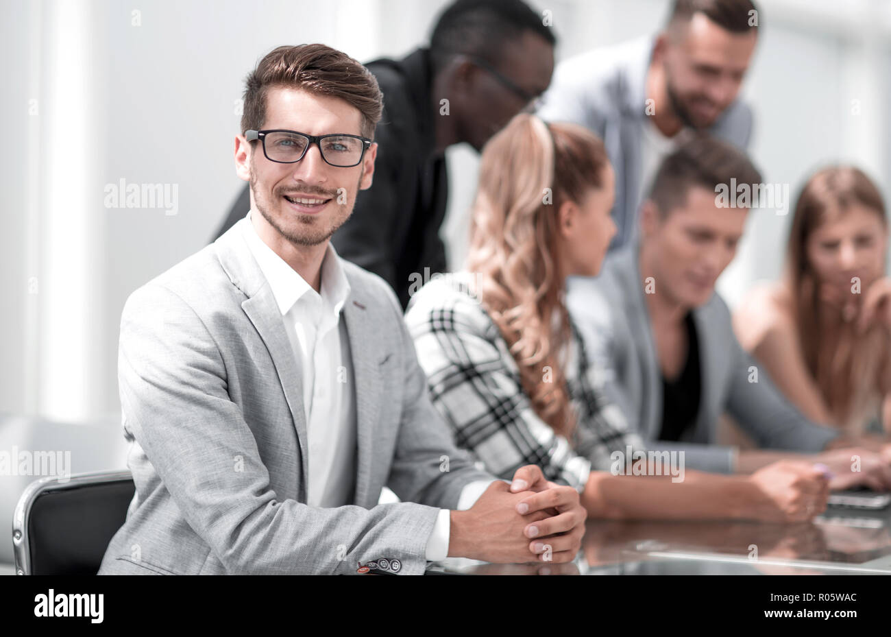 Male boss addressing meeting around boardroom table Stock Photo - Alamy