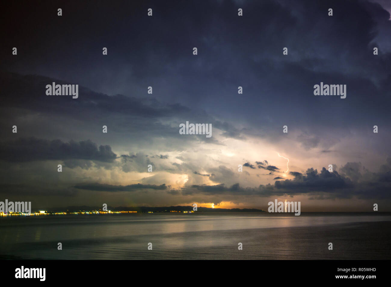 Rain storm lightning sea hi-res stock photography and images - Alamy