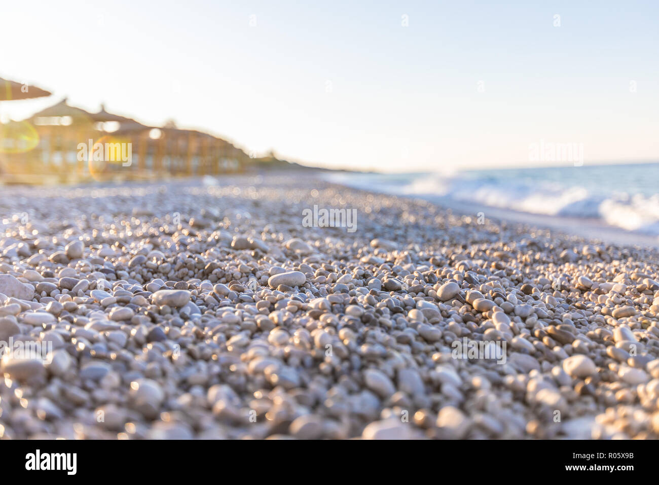 White pebble on the background of the beach at dawn Stock Photo - Alamy