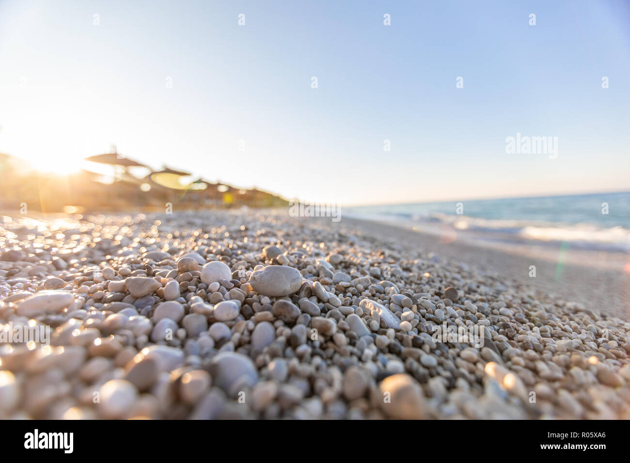 White pebble on the background of the beach at dawn Stock Photo - Alamy