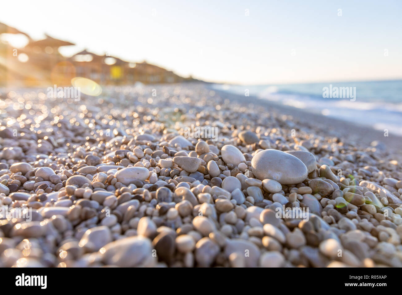 White pebble on the background of the beach at dawn Stock Photo - Alamy