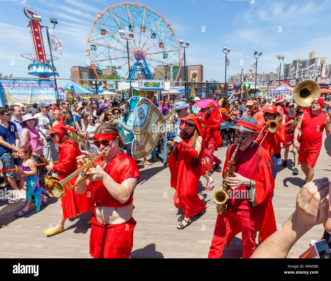 People having fun at coney island hi-res stock photography and images ...