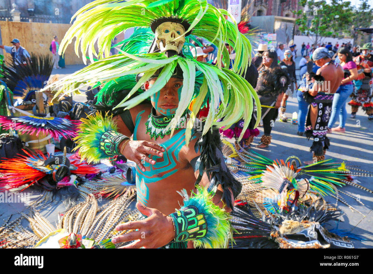 Indian traditional people mexico aztec hi-res stock photography and ...
