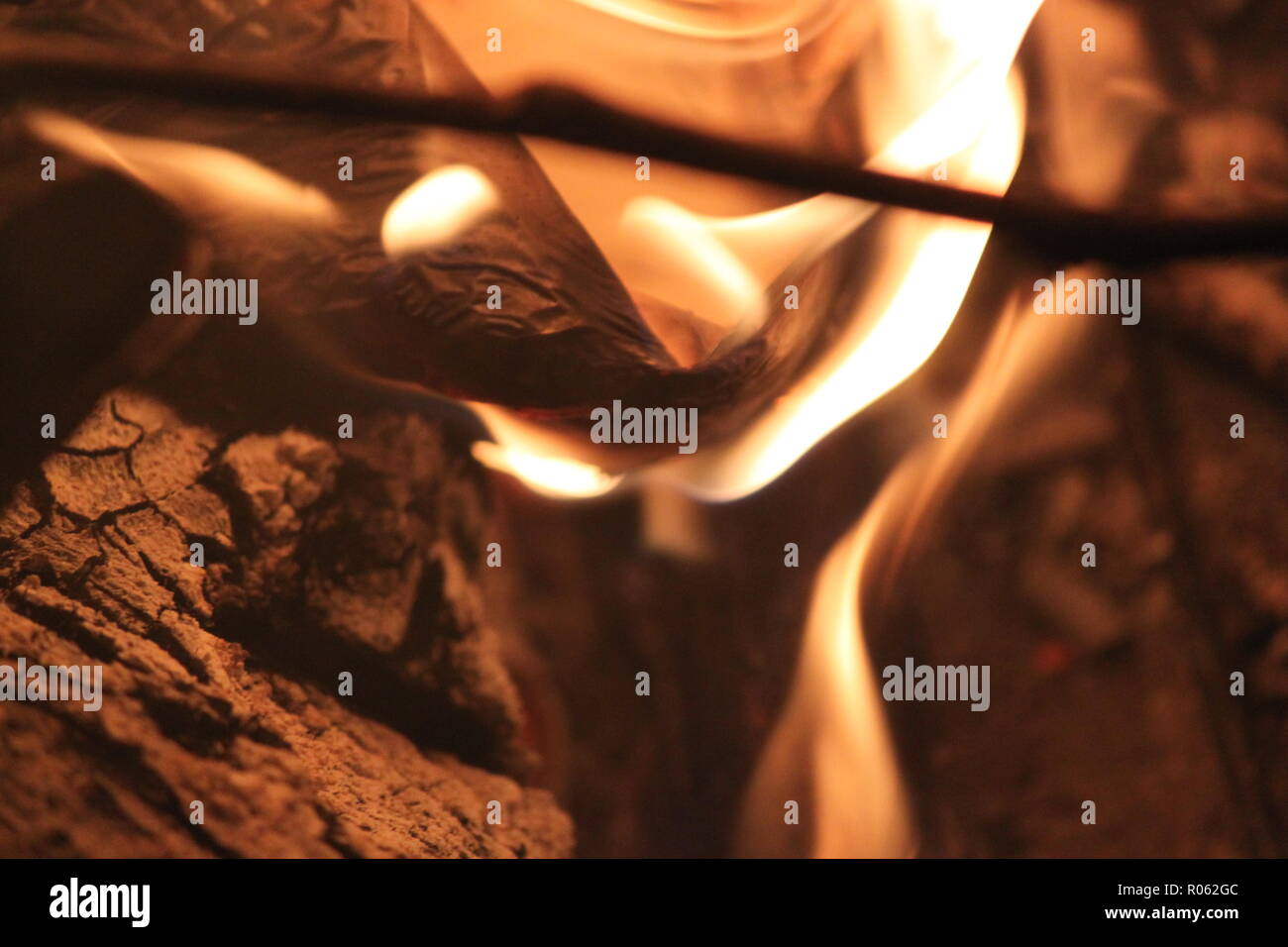 Fire burning hi-res stock photography and images - Alamy