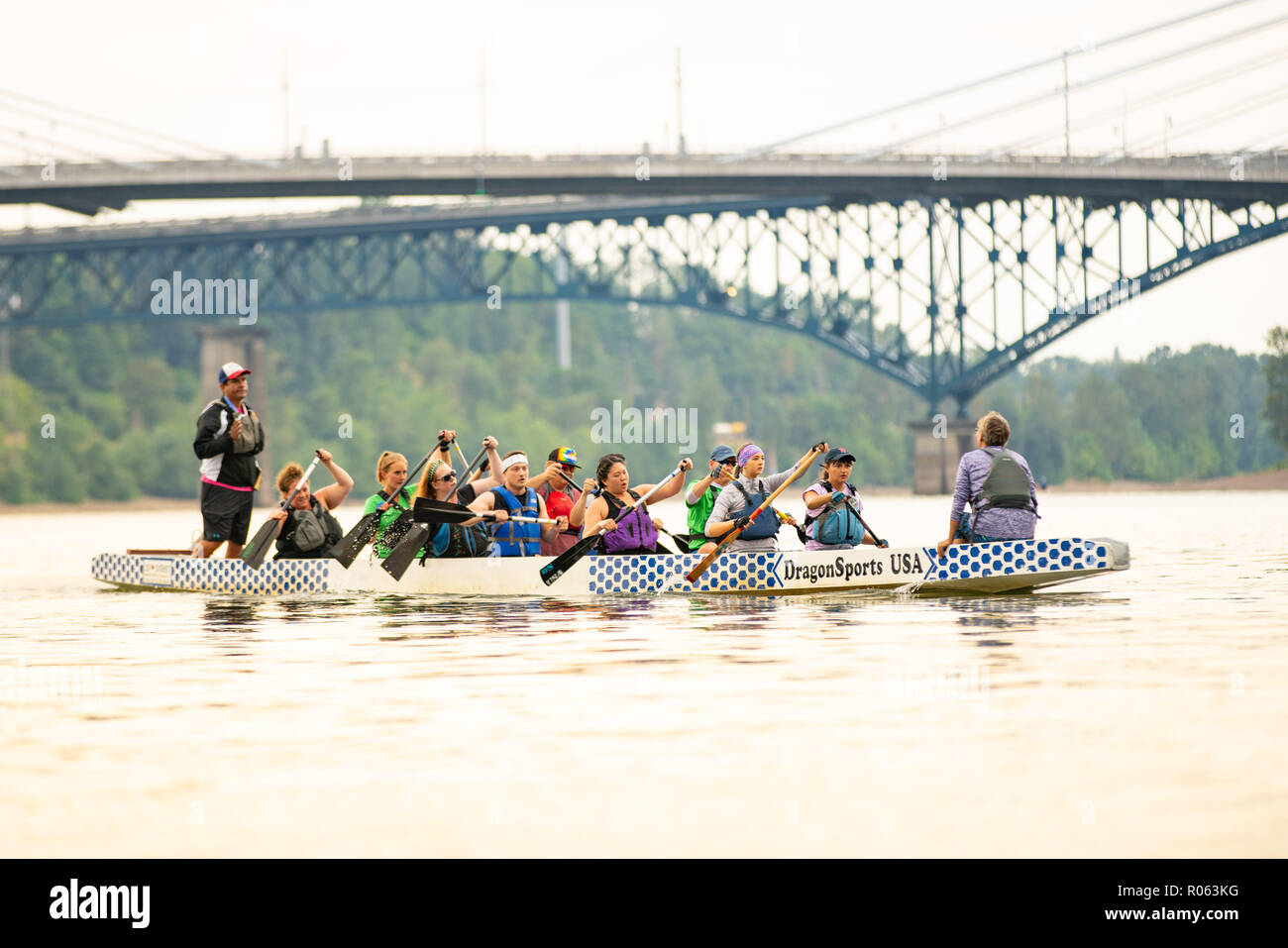 Teamwork synchronized hi-res stock photography and images - Alamy