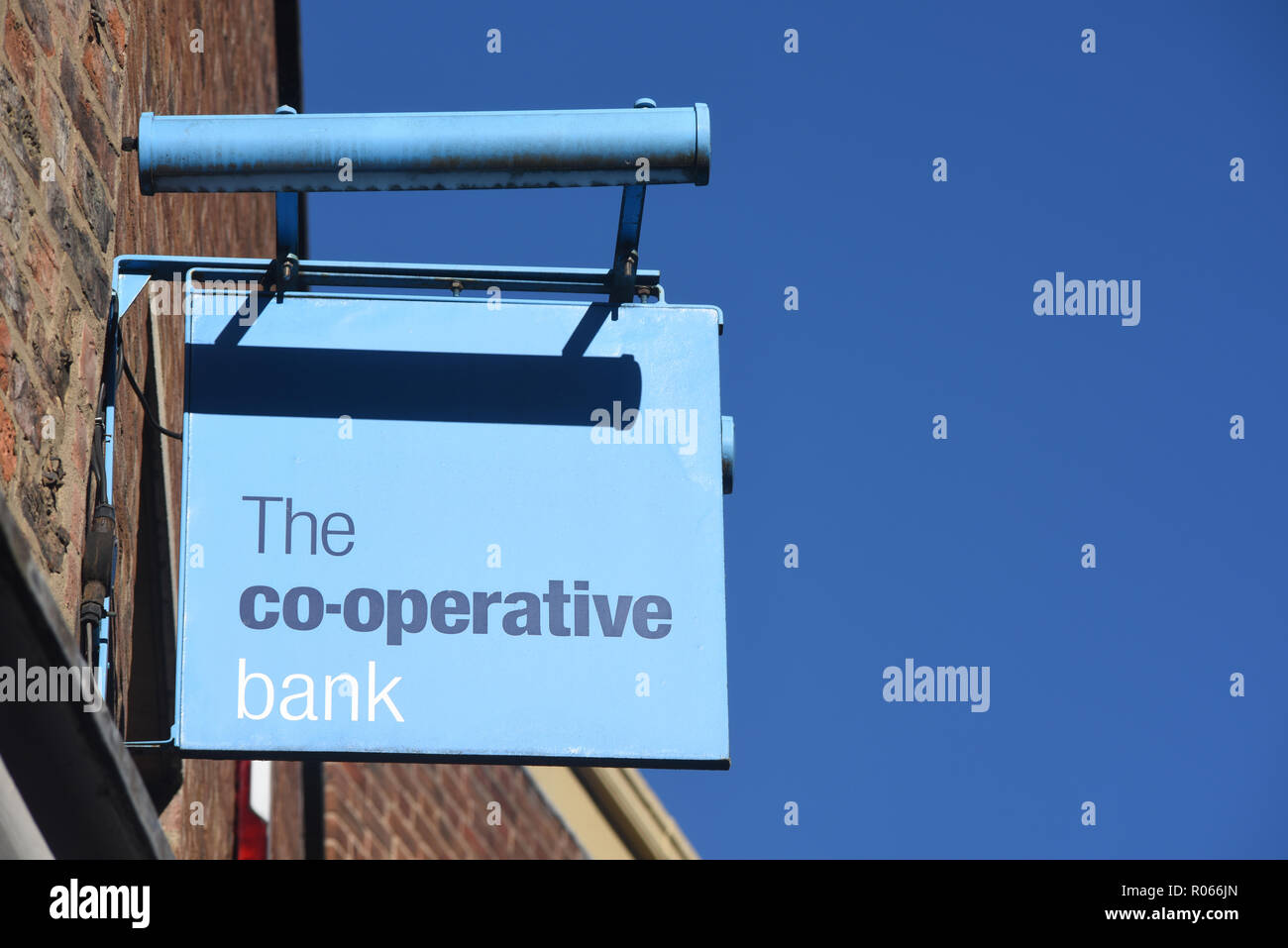 Cooperative business bank building hi-res stock photography and images ...