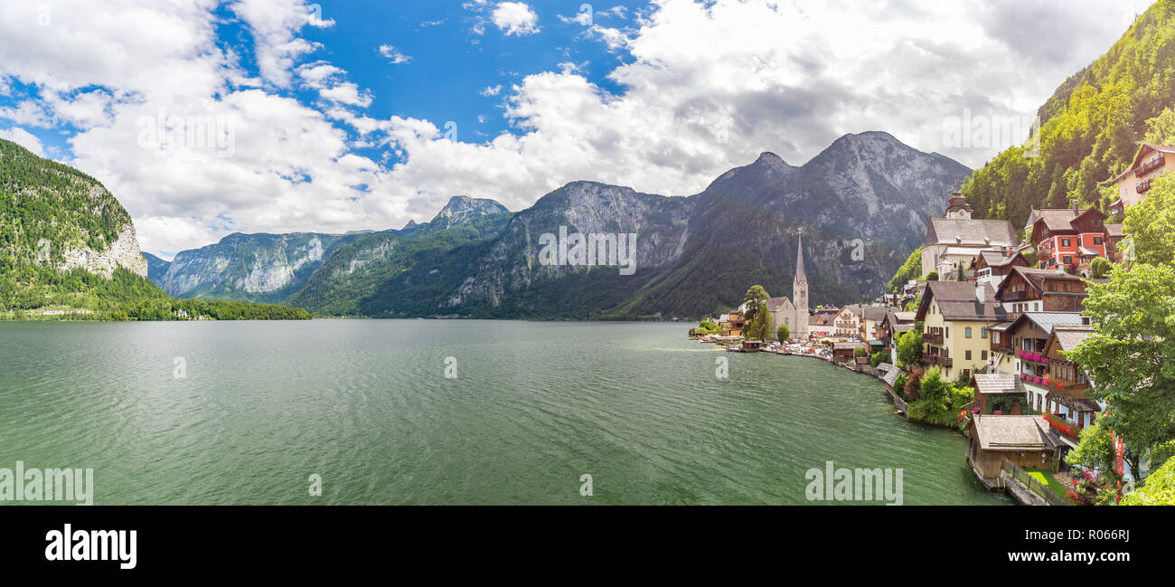 Hallstatt village on Hallstatter lake in Austrian Alps. Beautiful Alps ...
