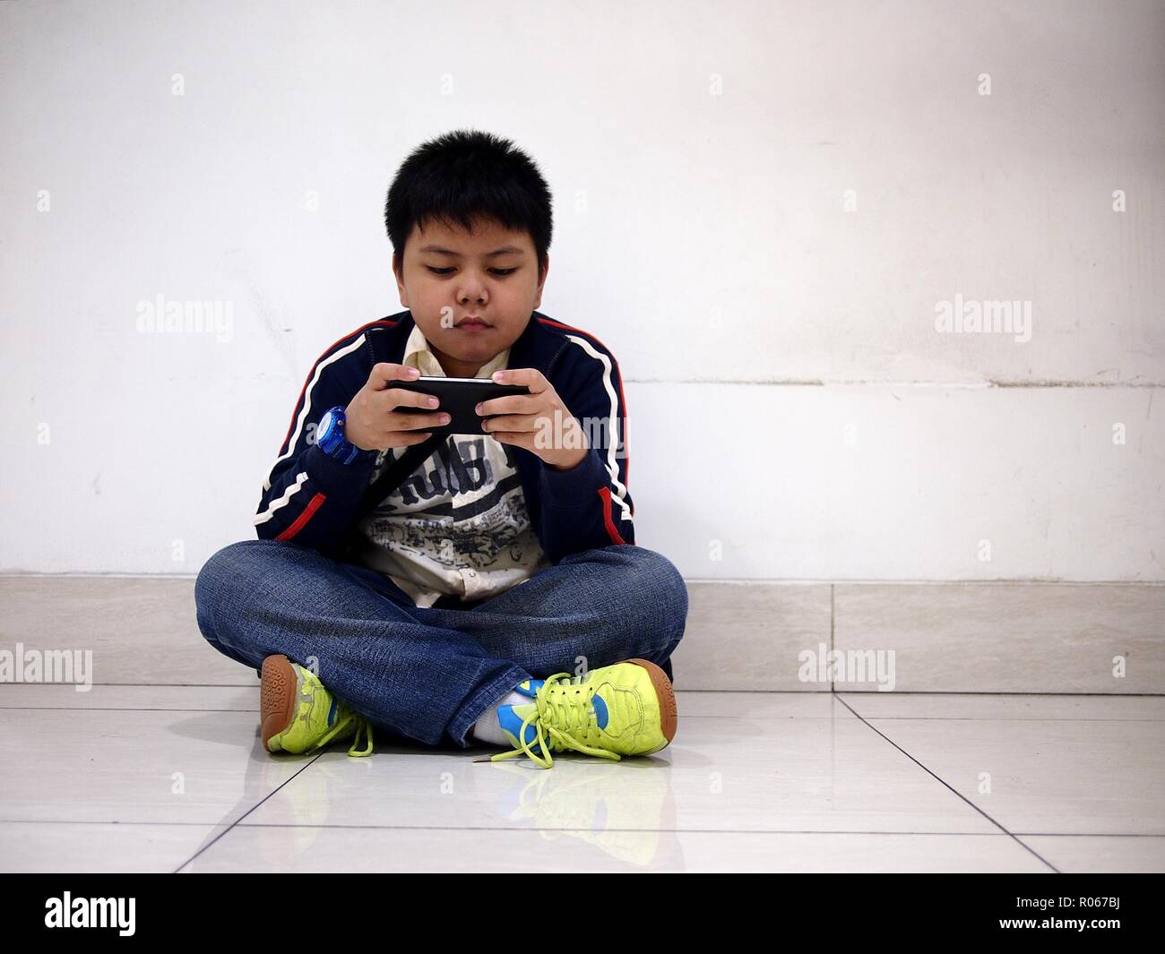 Indian Teen Boy Phone High Resolution Stock Photography and Images - Alamy