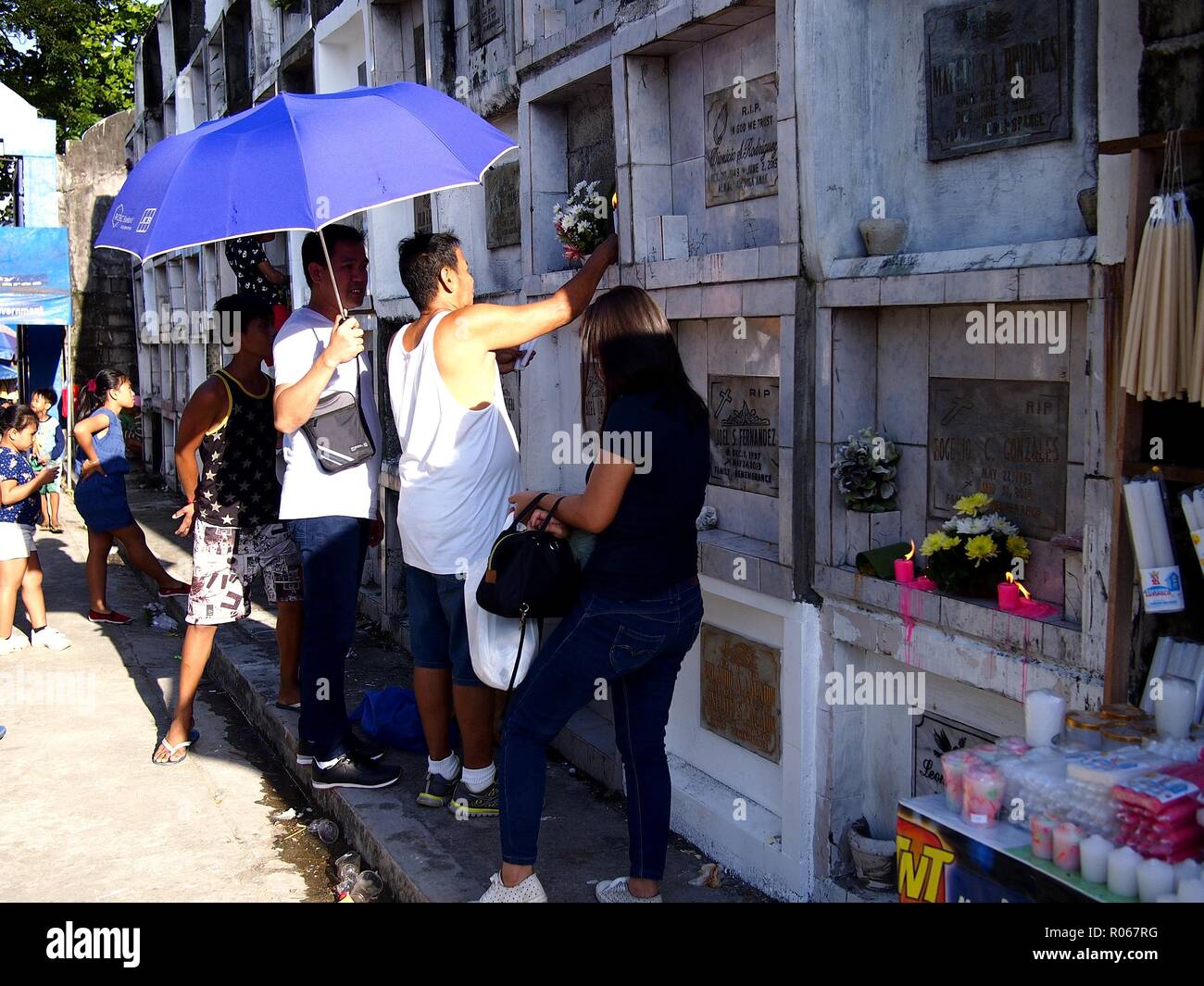Filipino funeral hi-res stock photography and images - Alamy