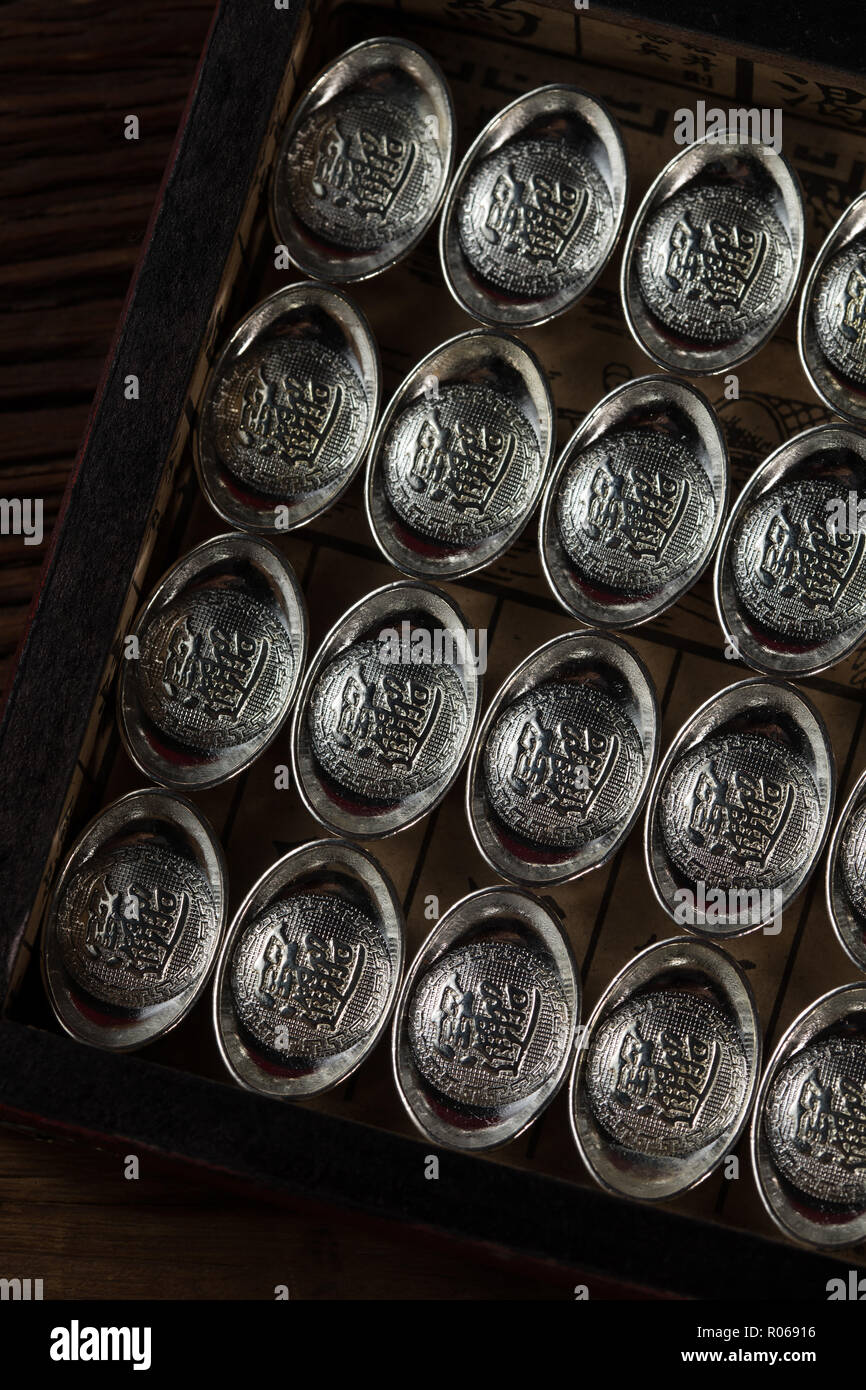 Silver descriptive hi-res stock photography and images - Alamy