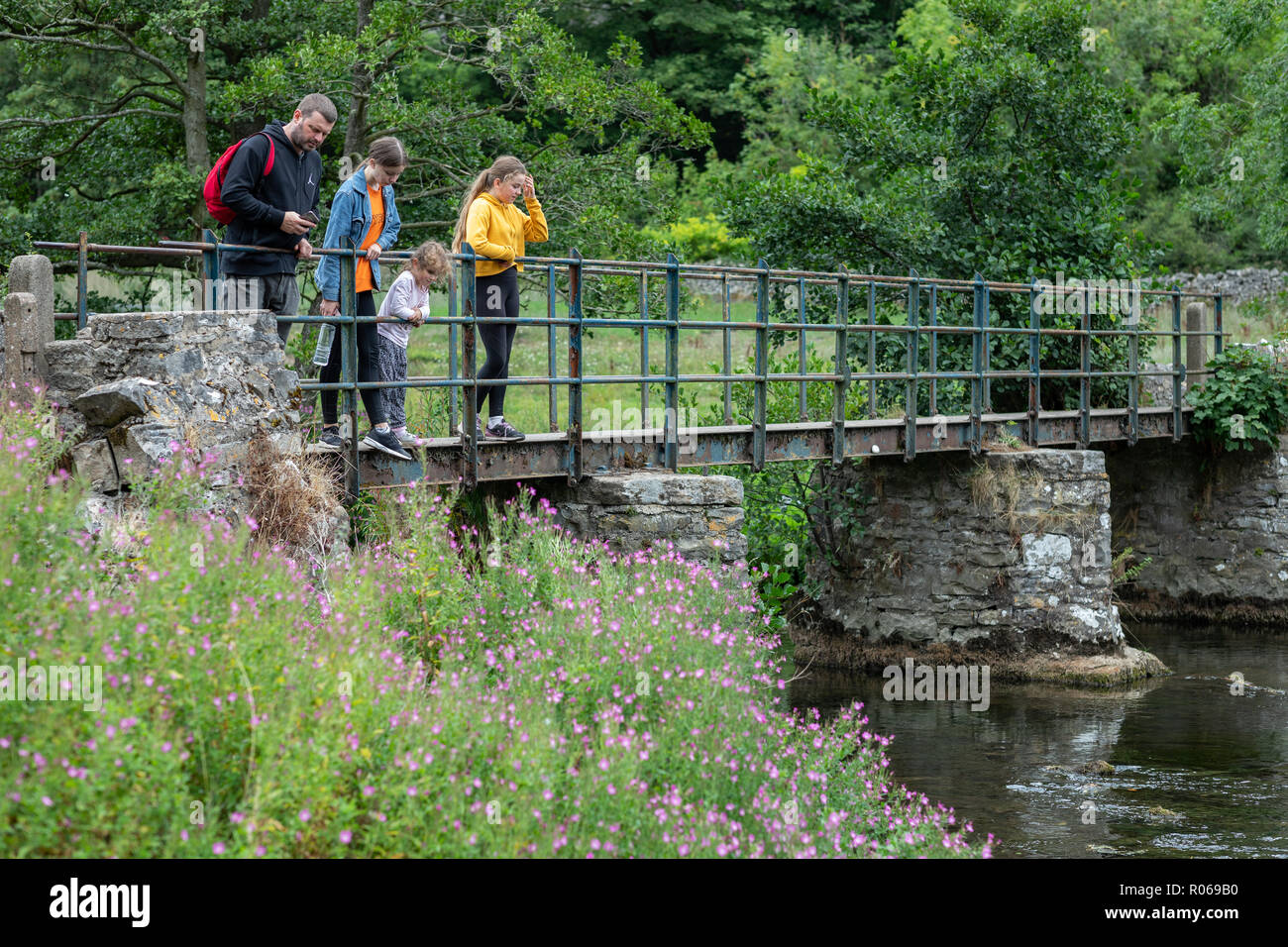 Children looking over bridge hi-res stock photography and images - Alamy