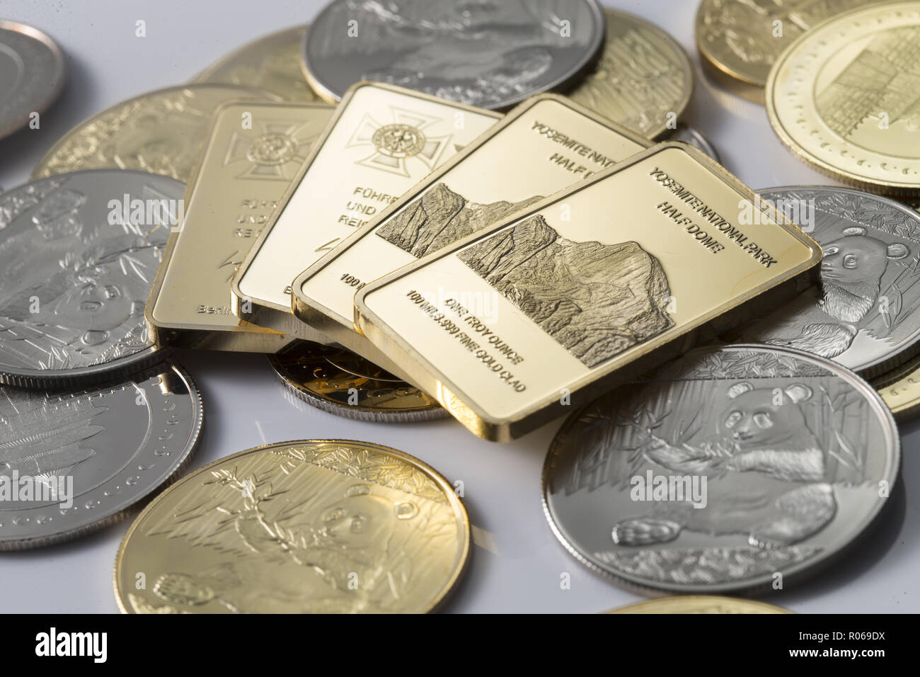 Gold coins silver bars hi-res stock photography and images - Alamy