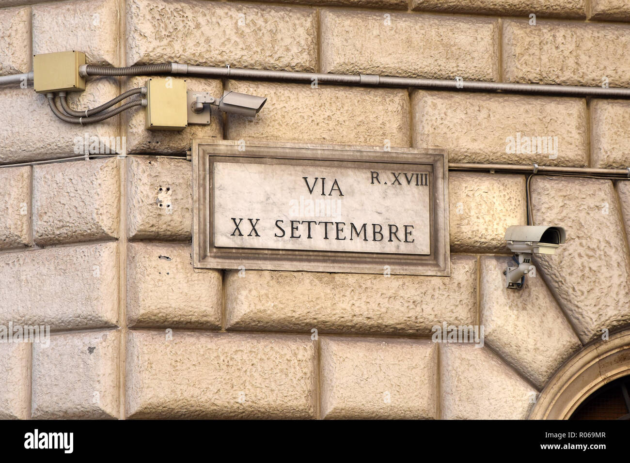 Italian defense minister hi-res stock photography and images - Alamy