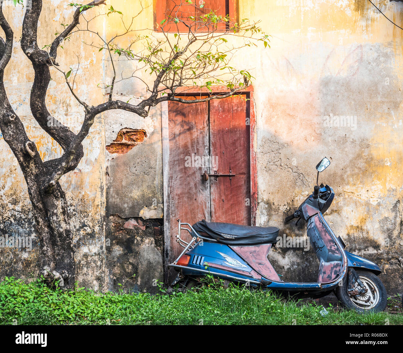 Moped street scene, Fort Kochi (Cochin), Kerala, India, Asia Stock ...