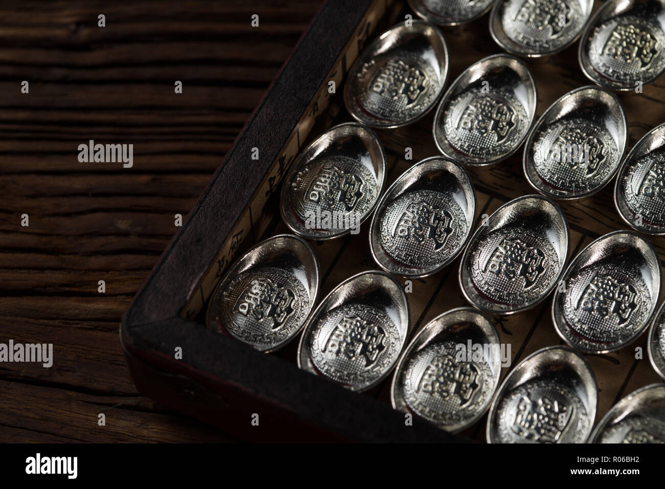 Silver descriptive hi-res stock photography and images - Alamy