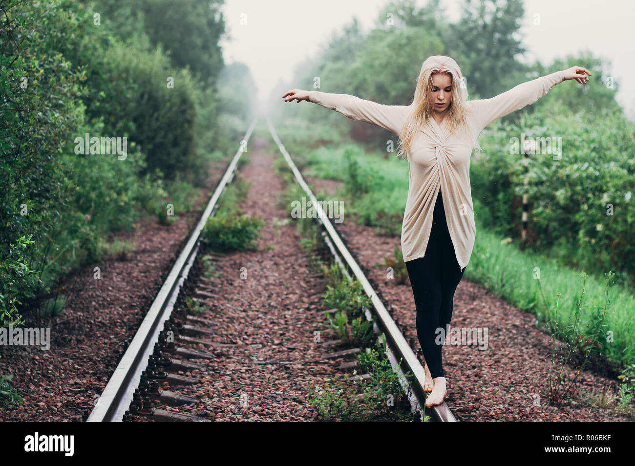 Opposite motion hi-res stock photography and images - Alamy