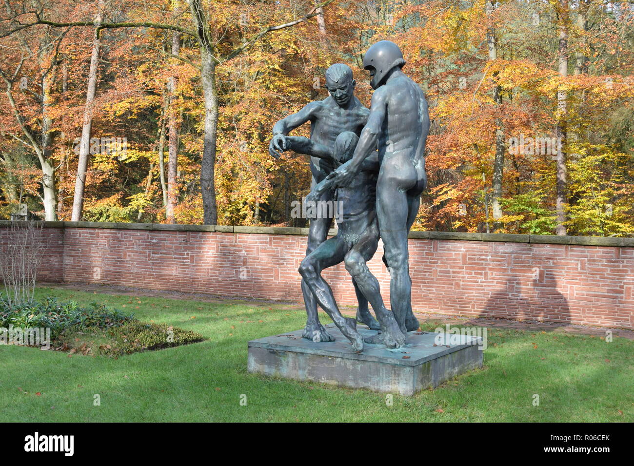 Bronze sculpture two men sculpture hi-res stock photography and images ...