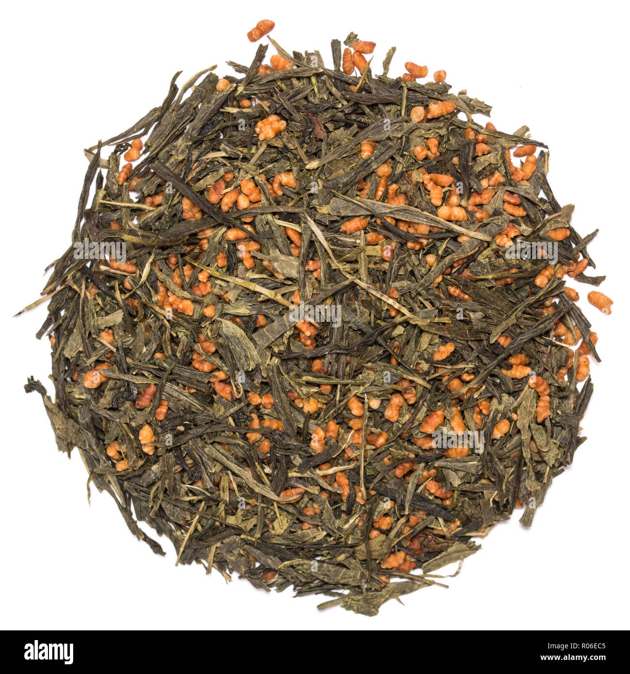 Japanese green tea Genmaicha isolated on white. Tea leaves with roasted ...