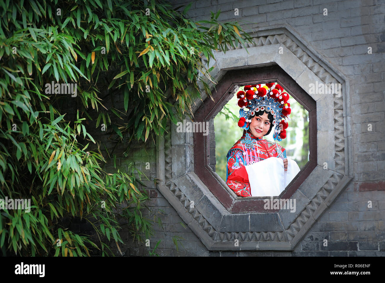 Chinese opera characters Stock Photo - Alamy