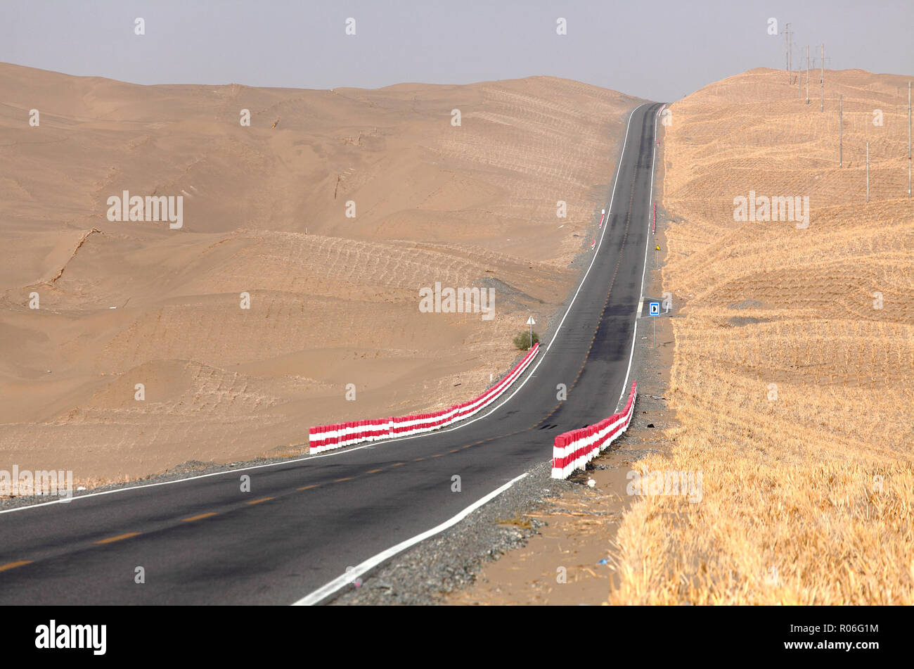 Xinjiang tarim desert highway Stock Photo - Alamy