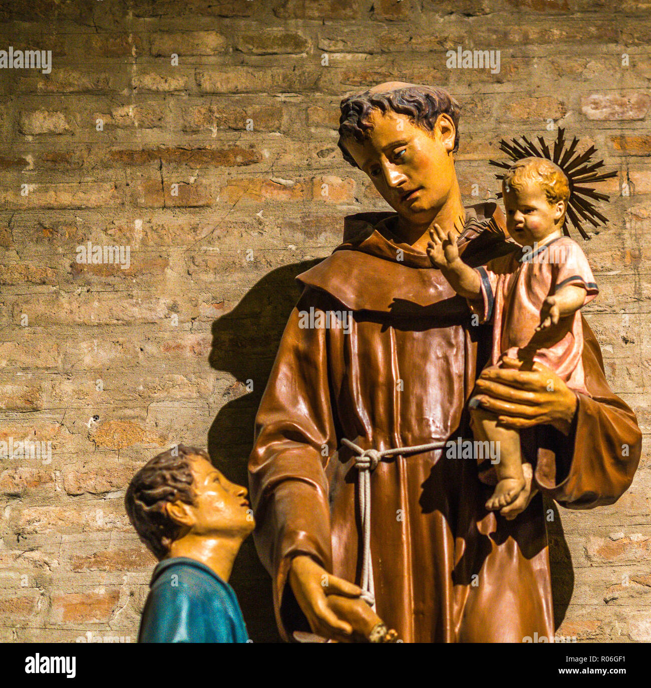 statue of Saint Anthony and Baby Jesus Stock Photo - Alamy