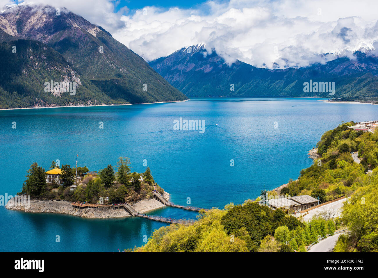 Tibet nyingchi bassoons cuo milasan Stock Photo - Alamy