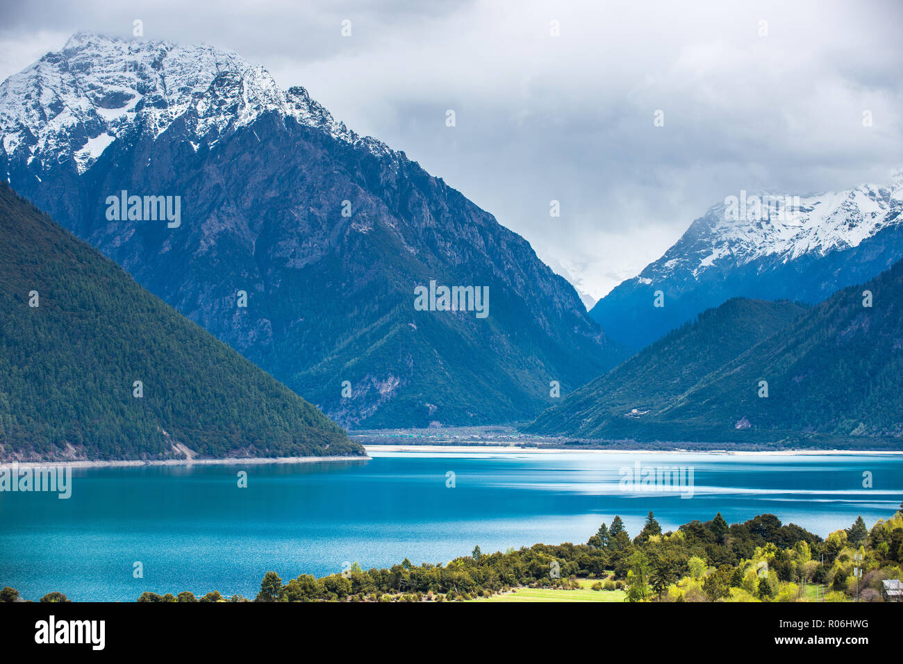 Tibet nyingchi bassoons cuo milasan Stock Photo - Alamy