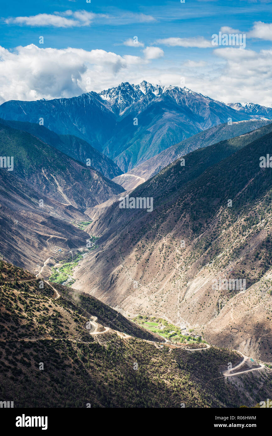 Tibet BaSu turn 72 mountain scenery Stock Photo - Alamy