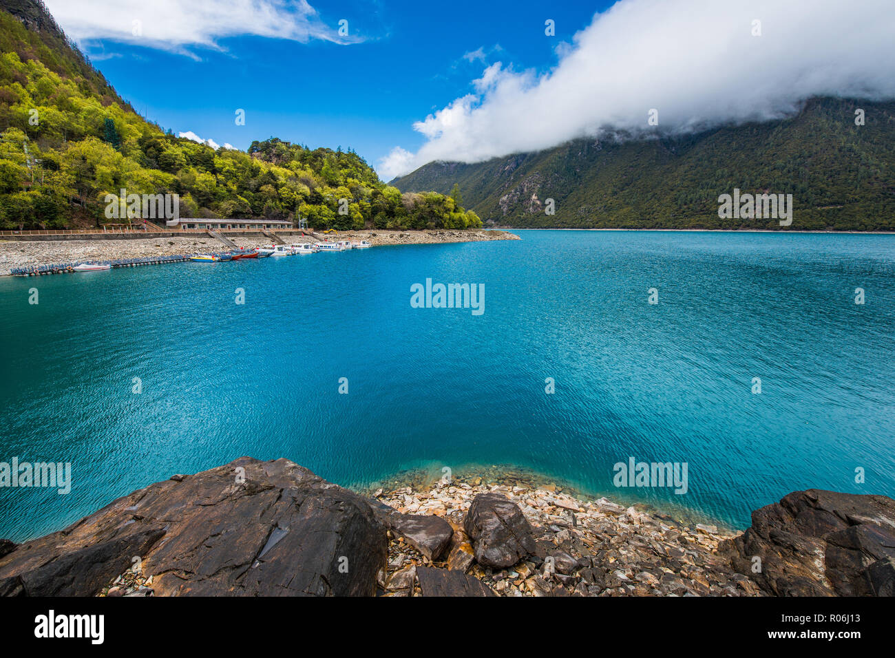 Tibet nyingchi bassoons cuo milasan Stock Photo - Alamy