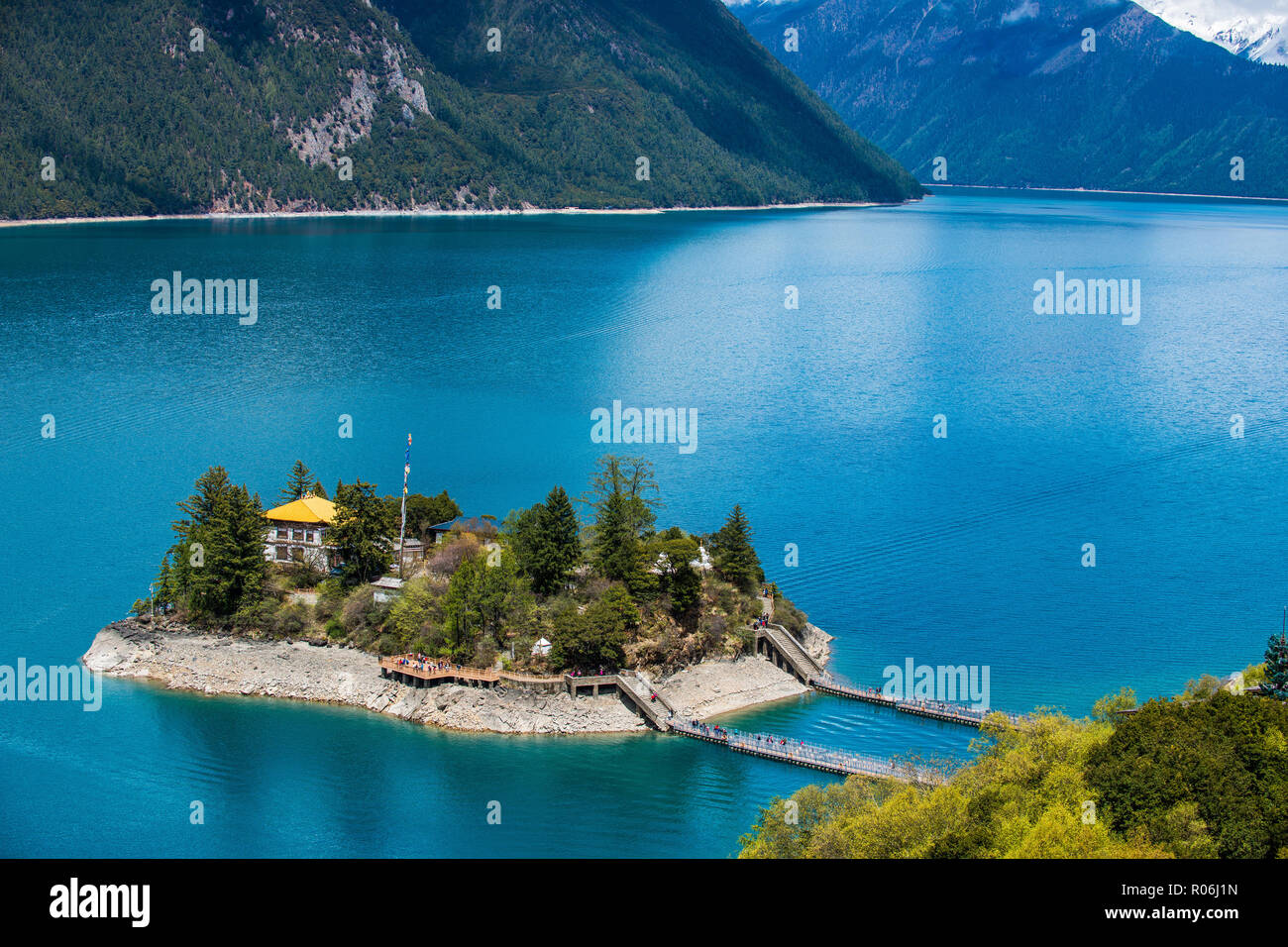 Tibet nyingchi bassoons cuo milasan Stock Photo - Alamy