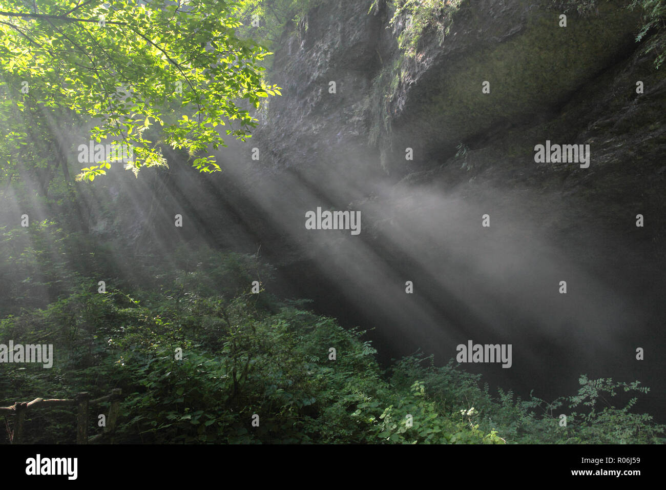 Tiankeng hi-res stock photography and images - Alamy