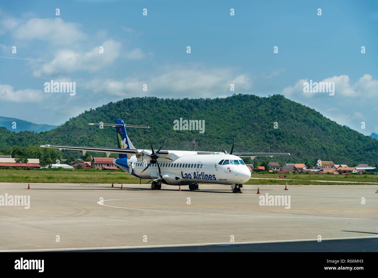 Atr 72 turboprop aircraft hi-res stock photography and images - Alamy
