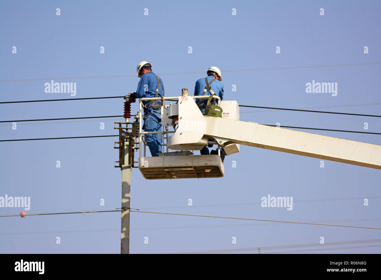 Workers repair electricity cable Stock Photo - Alamy