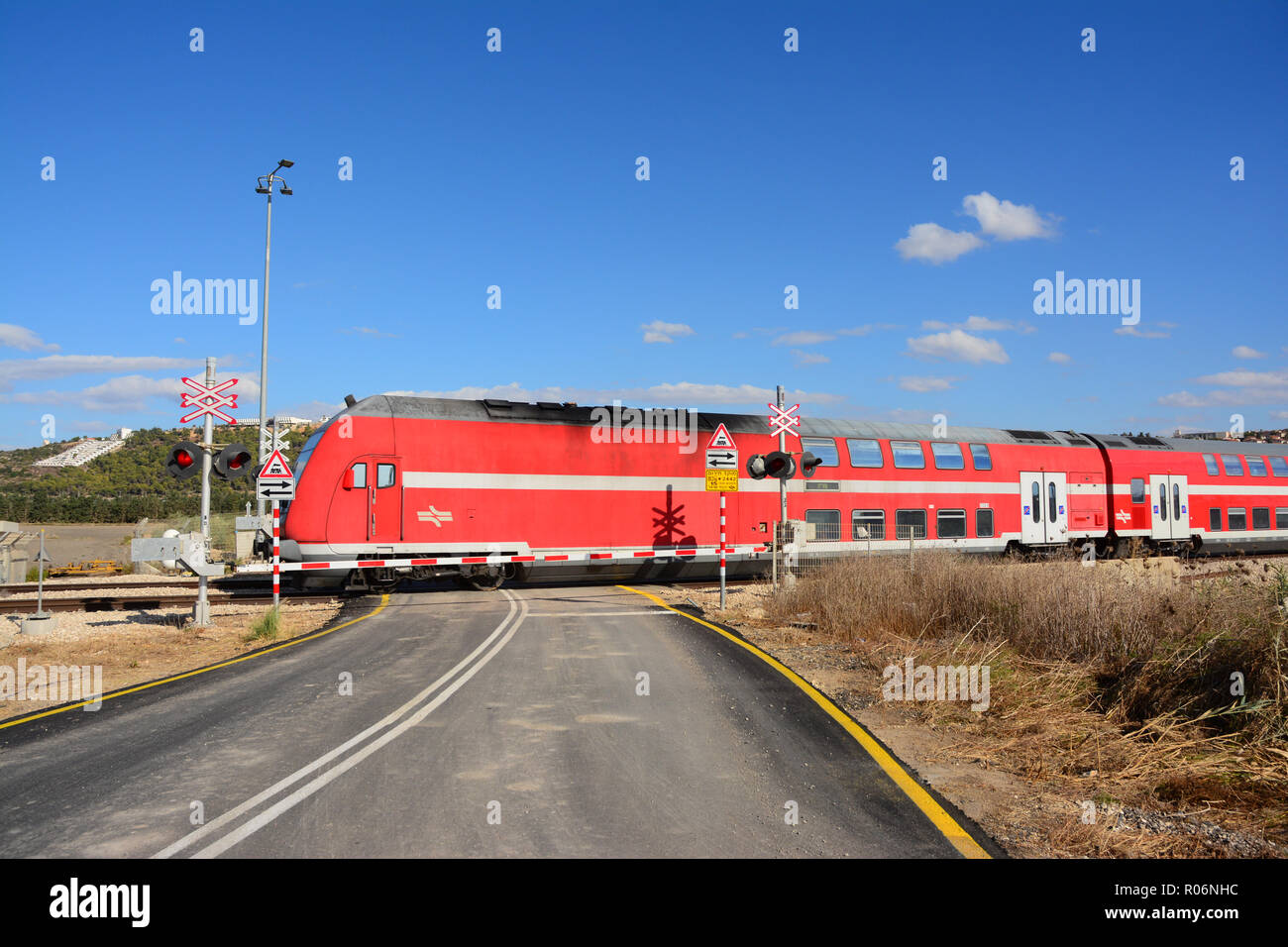 Closed railway gate stop sign hi-res stock photography and images - Alamy