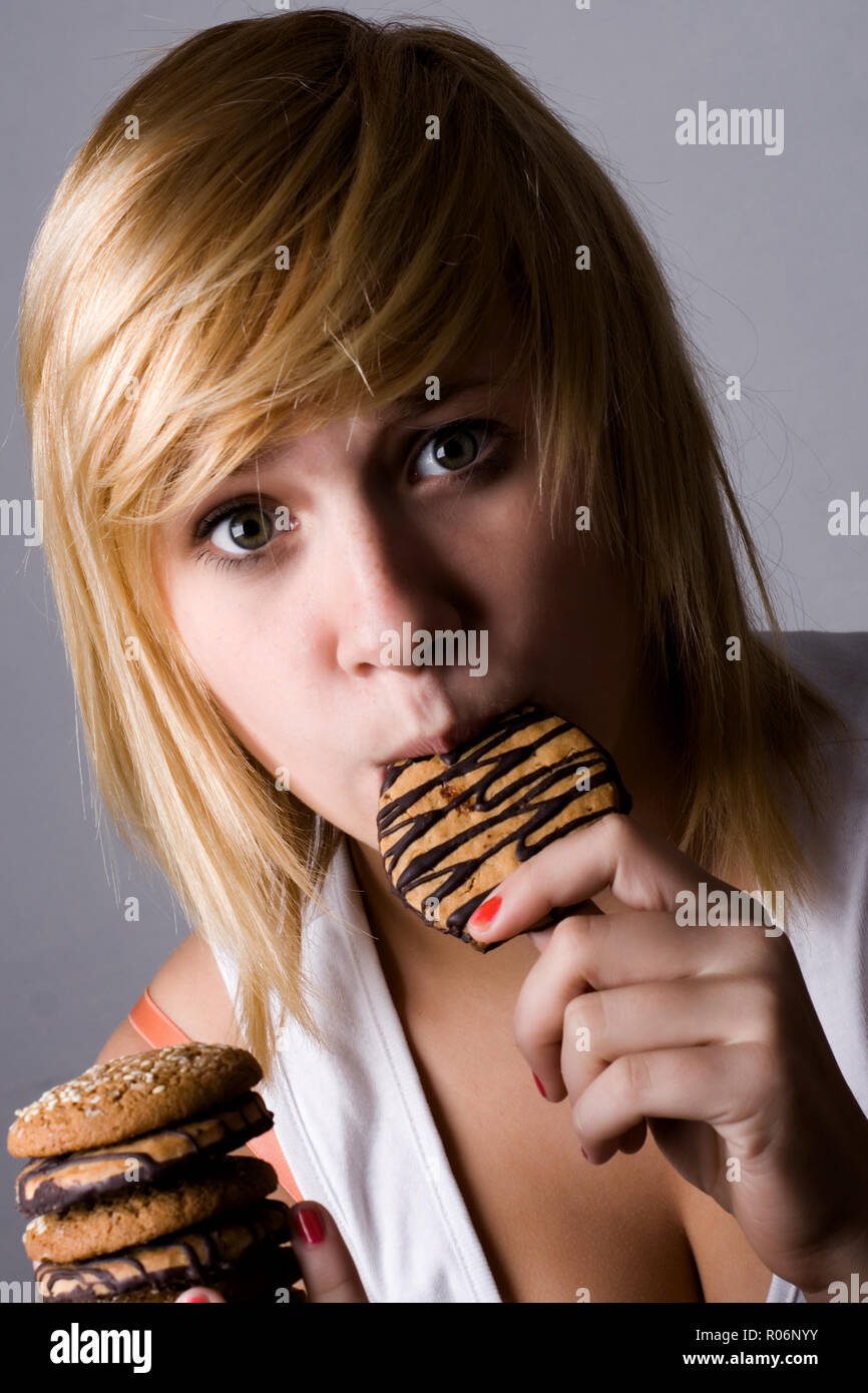 young woman eating chocolate chip cookies Stock Photo - Alamy