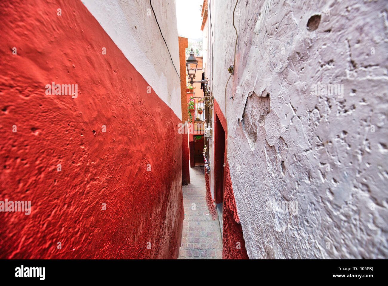 Guanajuato, famous Alley of the Kiss (Callejon del Beso Stock Photo - Alamy