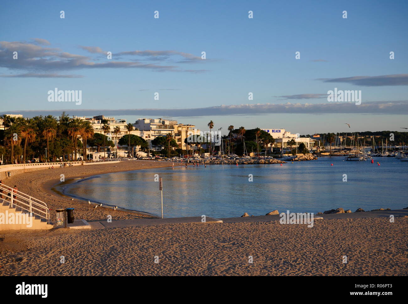 Bijou plage cannes hi-res stock photography and images - Alamy